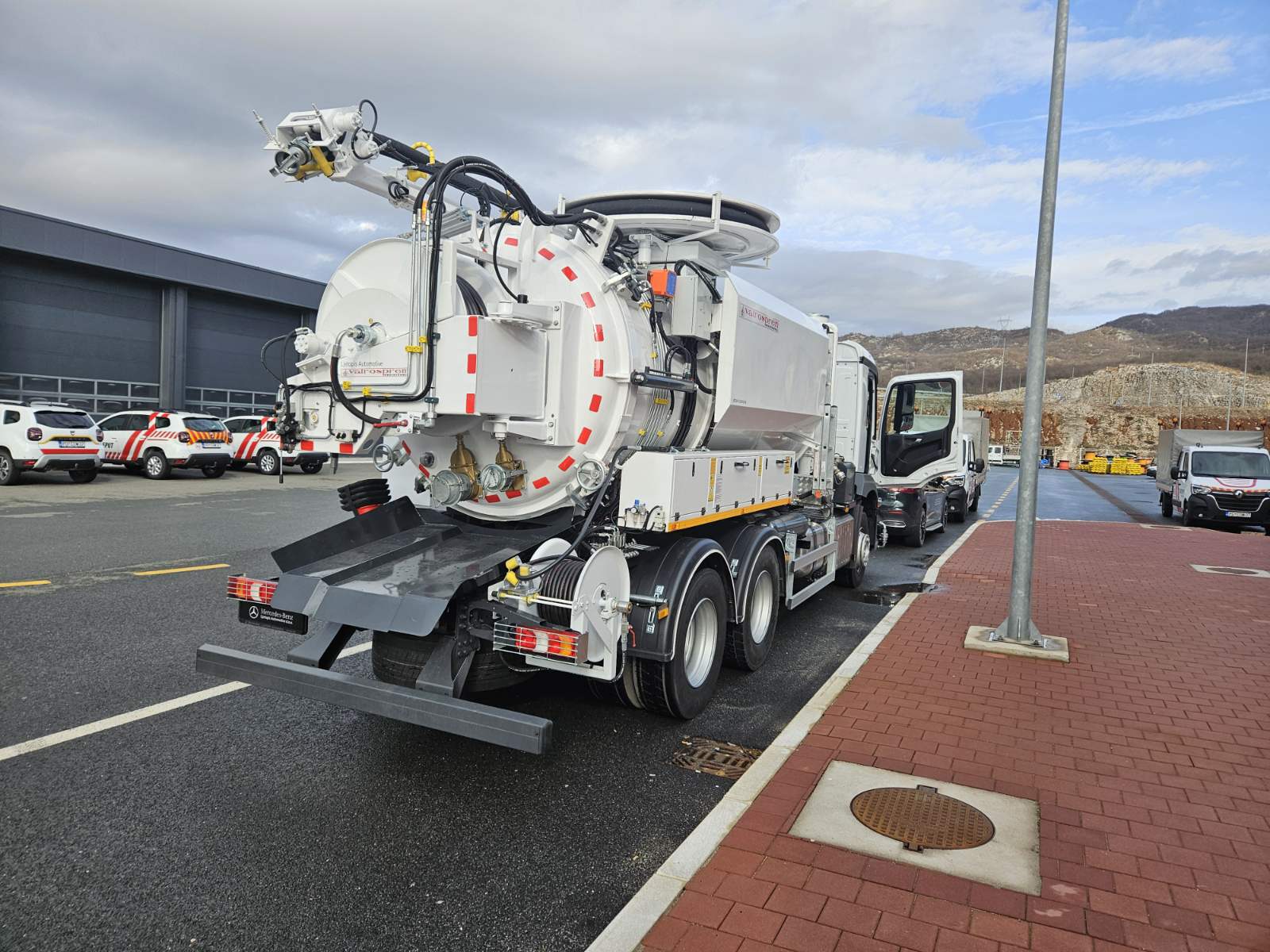 Monteput kupio specijalizovano vozilo „kanal džet“ za održavanje ...